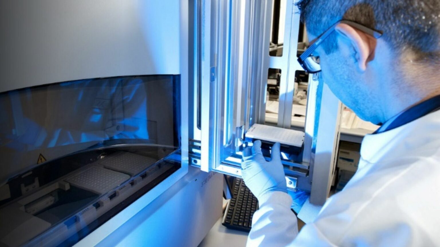 QUB Experimental Medicine Advanced imaging core facility tour | NI ...